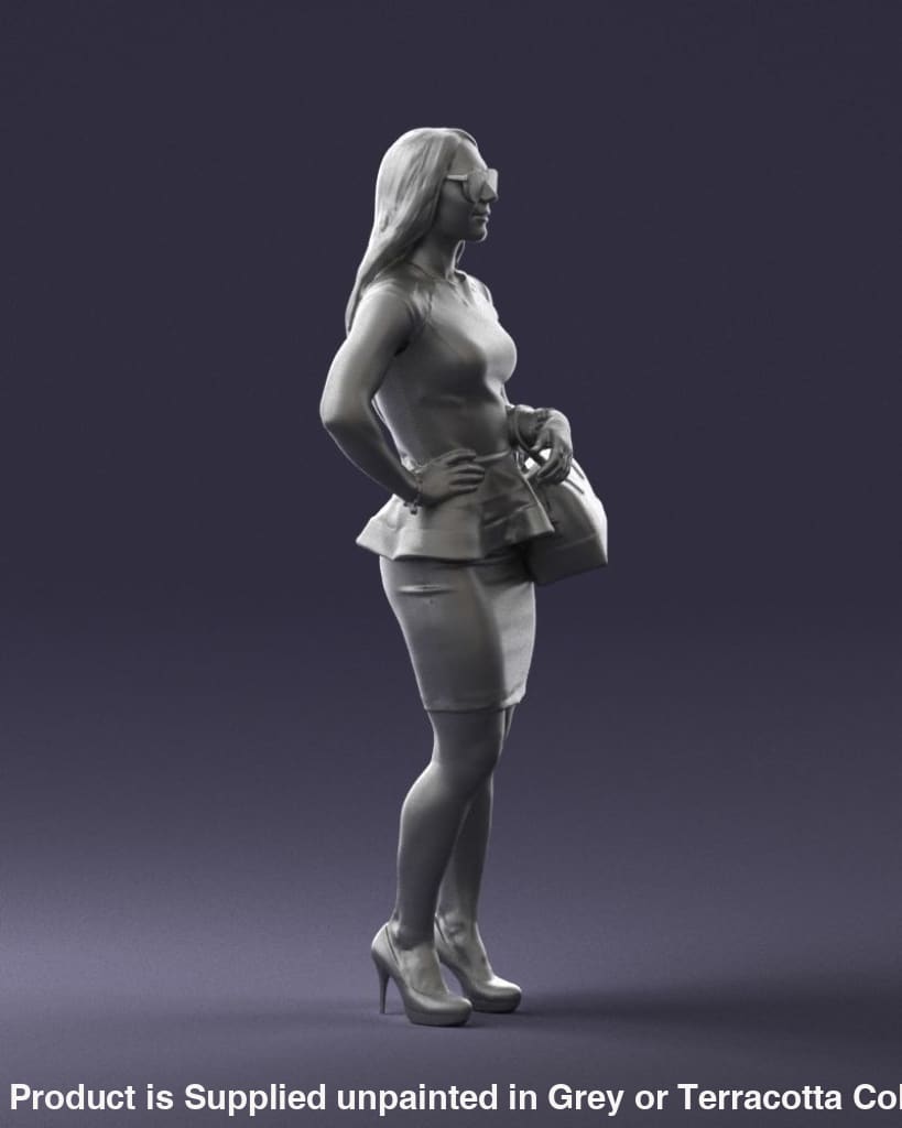 MM100 Glamorous Lady With Bag – Spinneyworld